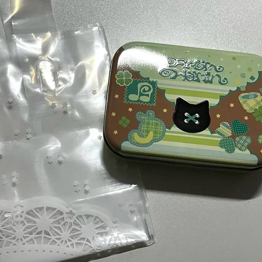 플레이브 십카페 하민 생일 틴케이스+쿠키 – HALLYUSUPERSTORE