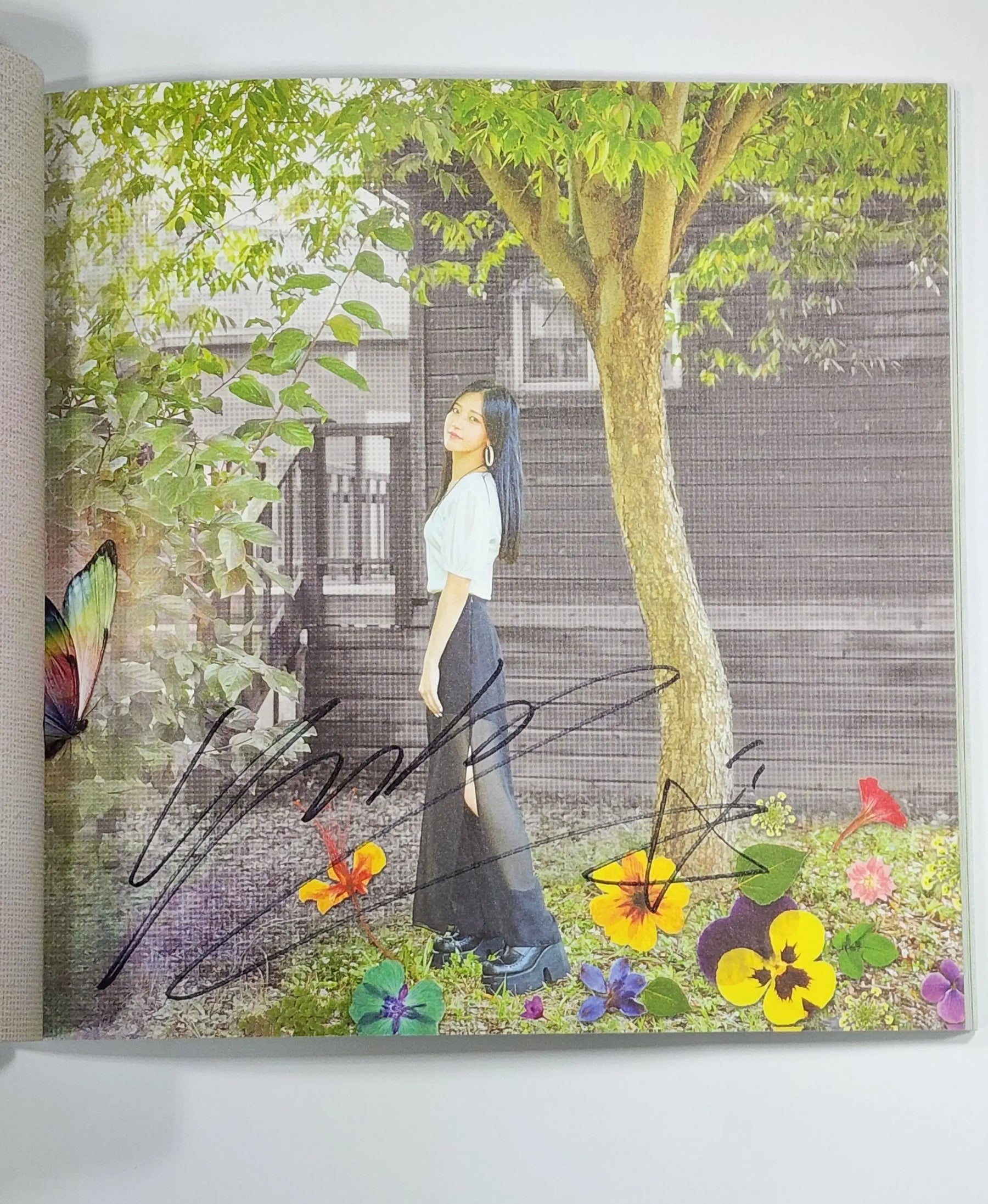 NATURE "NATURE WORLD : CODE W" - Hand Autographed(Signed) Album ...